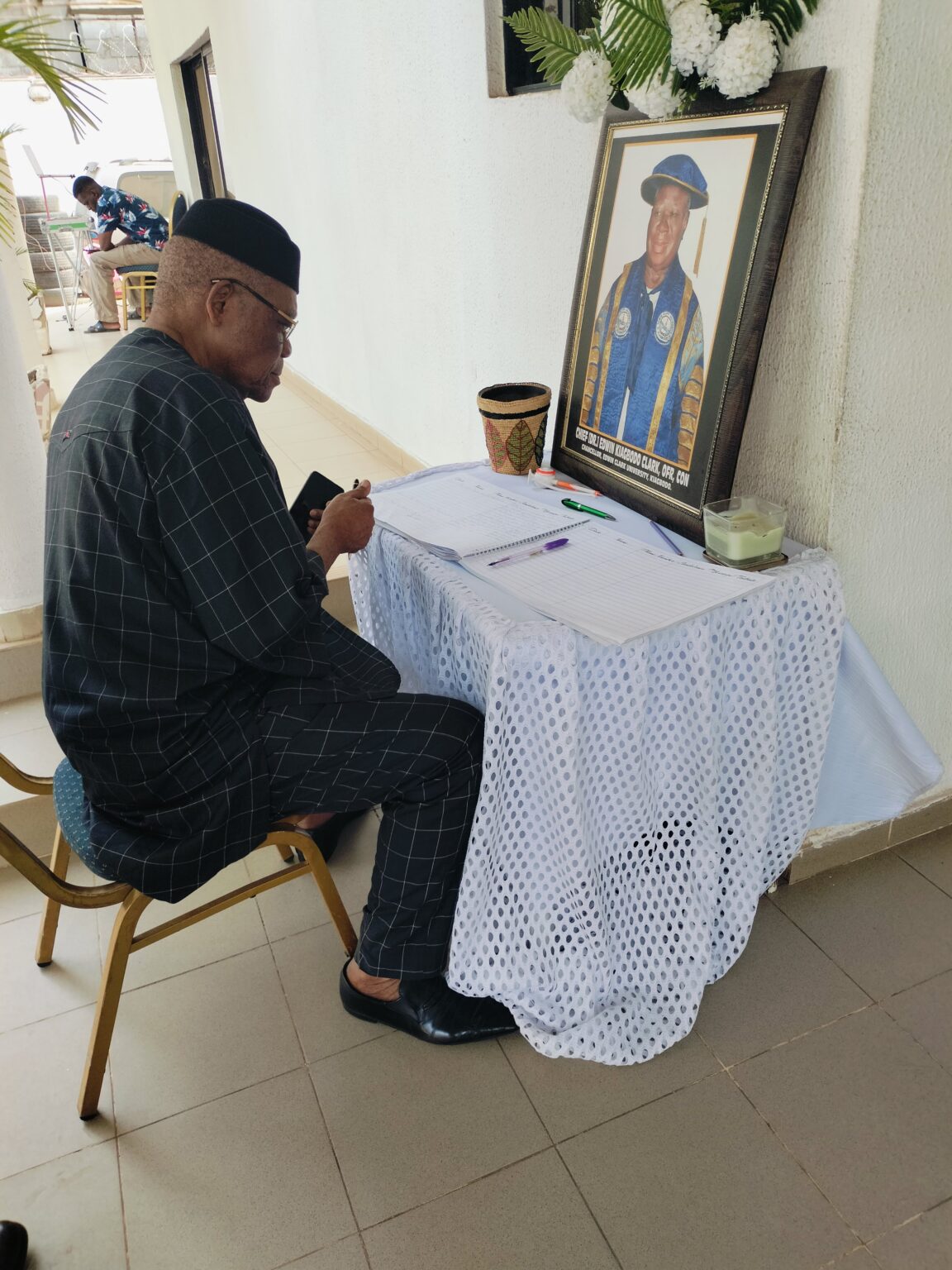 CHIEF DON ETIEBET PAYS CONDOLENCE VISIT TO LATE EDWIN CLARK’S FAMILY ...